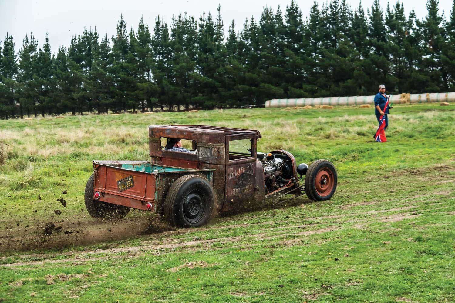 Rust 'n' dust: a good old-fashioned paddock race | NZV8